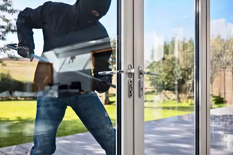 Burglary vs. Robbery: Definition & Differences